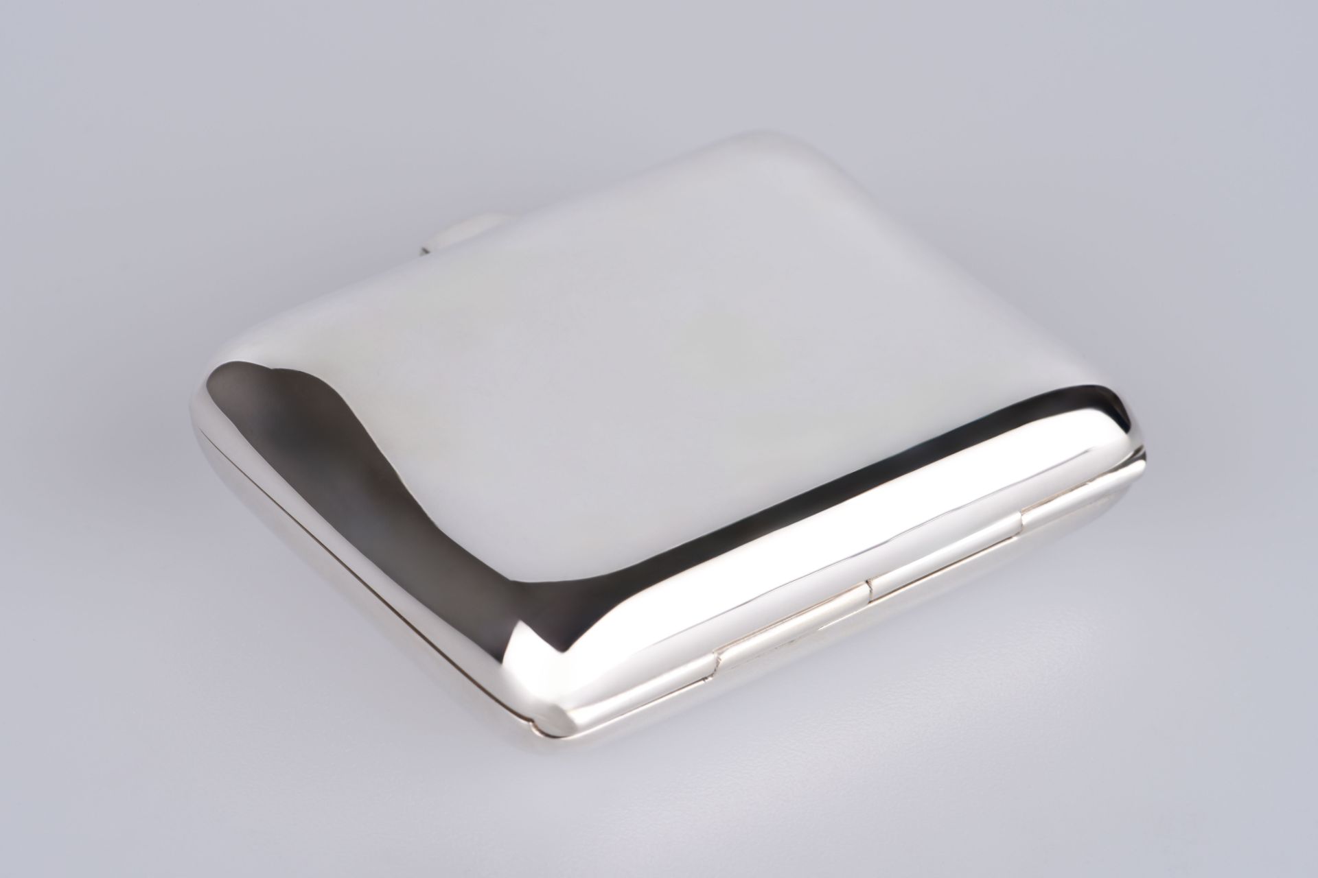 Sillem's pillbox, anatomical shape with snap closure – sterling silver ...