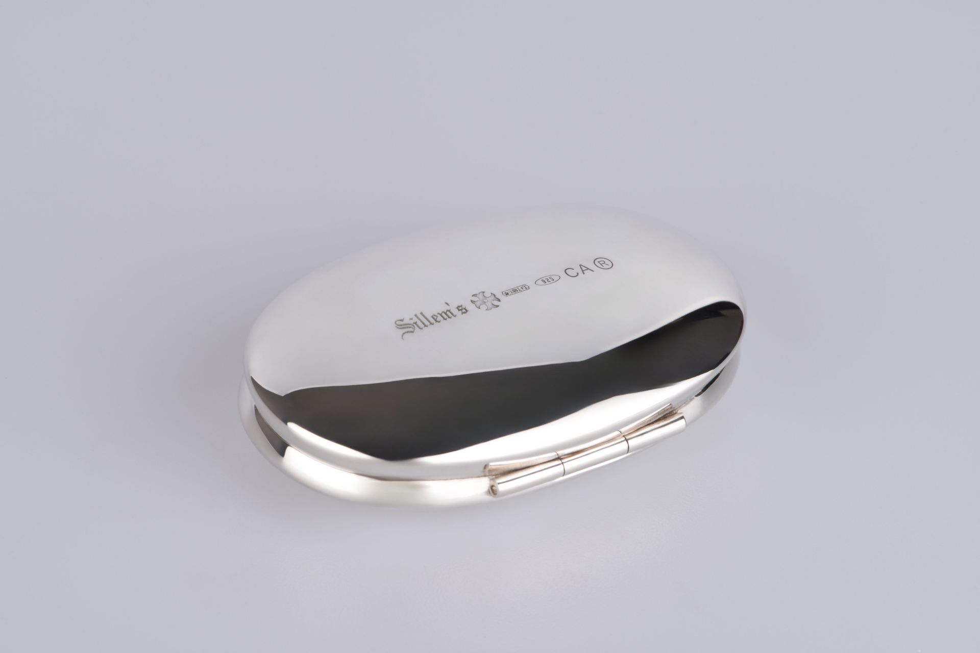 Sillem's Oval Pill Box - Sterling Silver | 1106